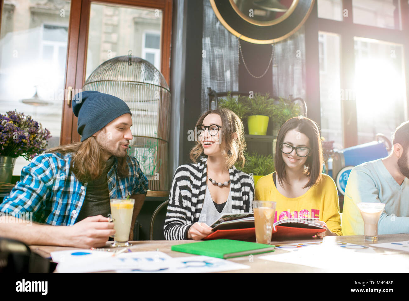 Group of friends talking cafe hi-res stock photography and images - Alamy