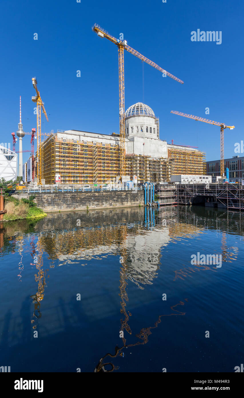 Rebuilding Historic Palace High Resolution Stock Photography and Images ...