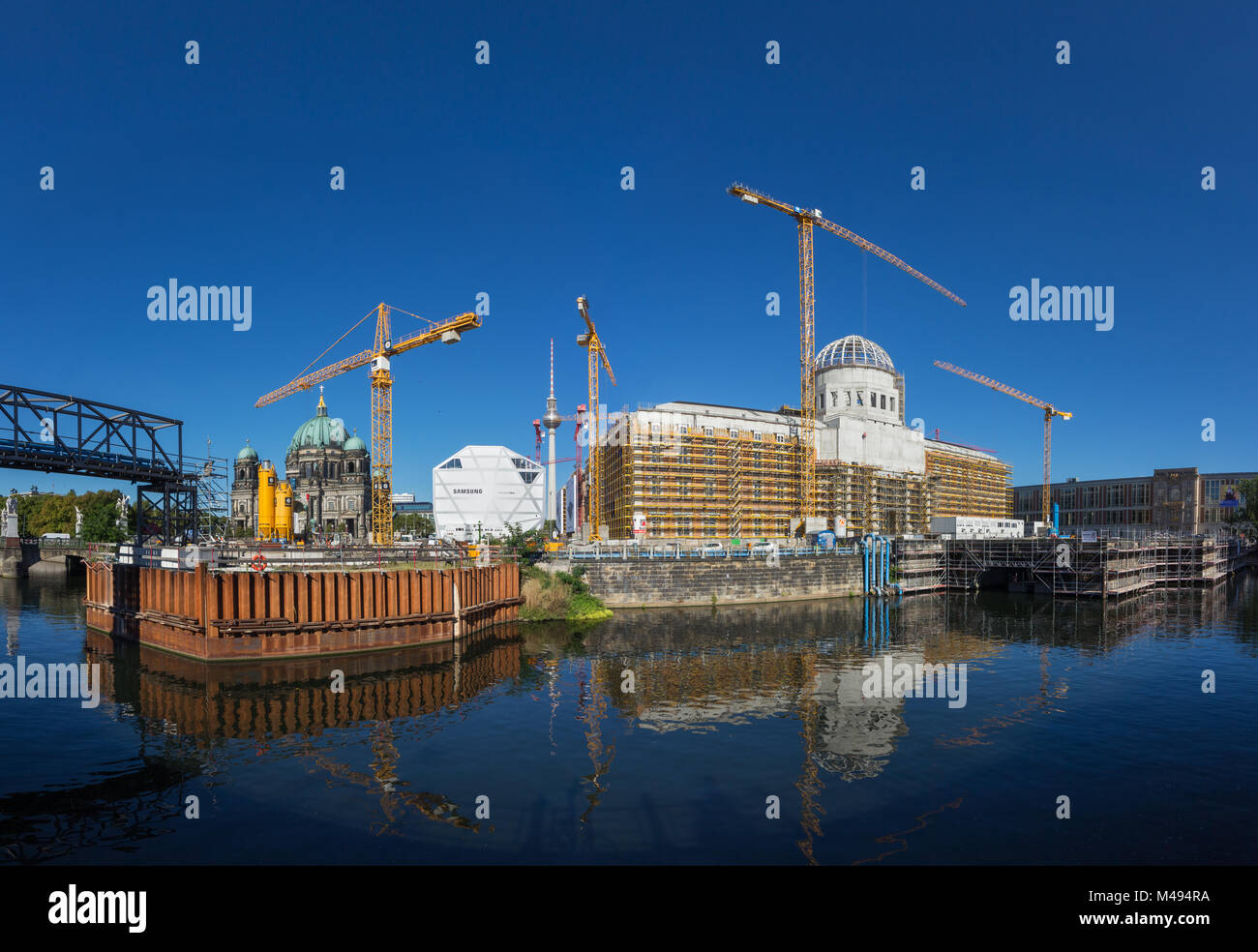 Rebuilding Historic Palace High Resolution Stock Photography and Images ...