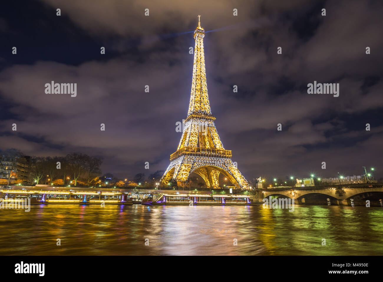 Lights in paris hi-res stock photography and images - Alamy