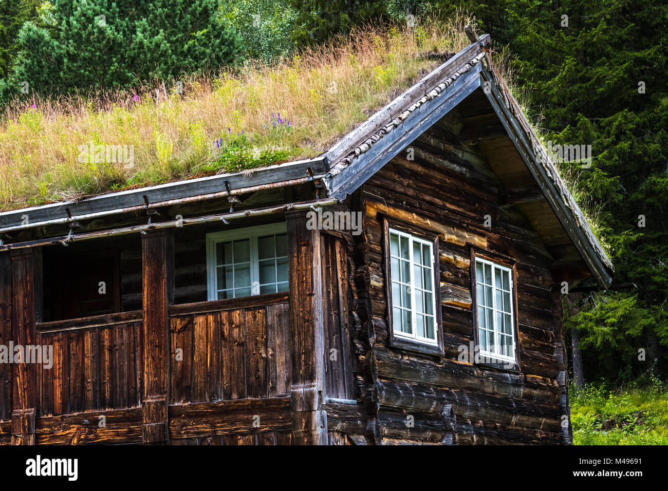 Old timber house in Norway Stock Photo - Alamy
