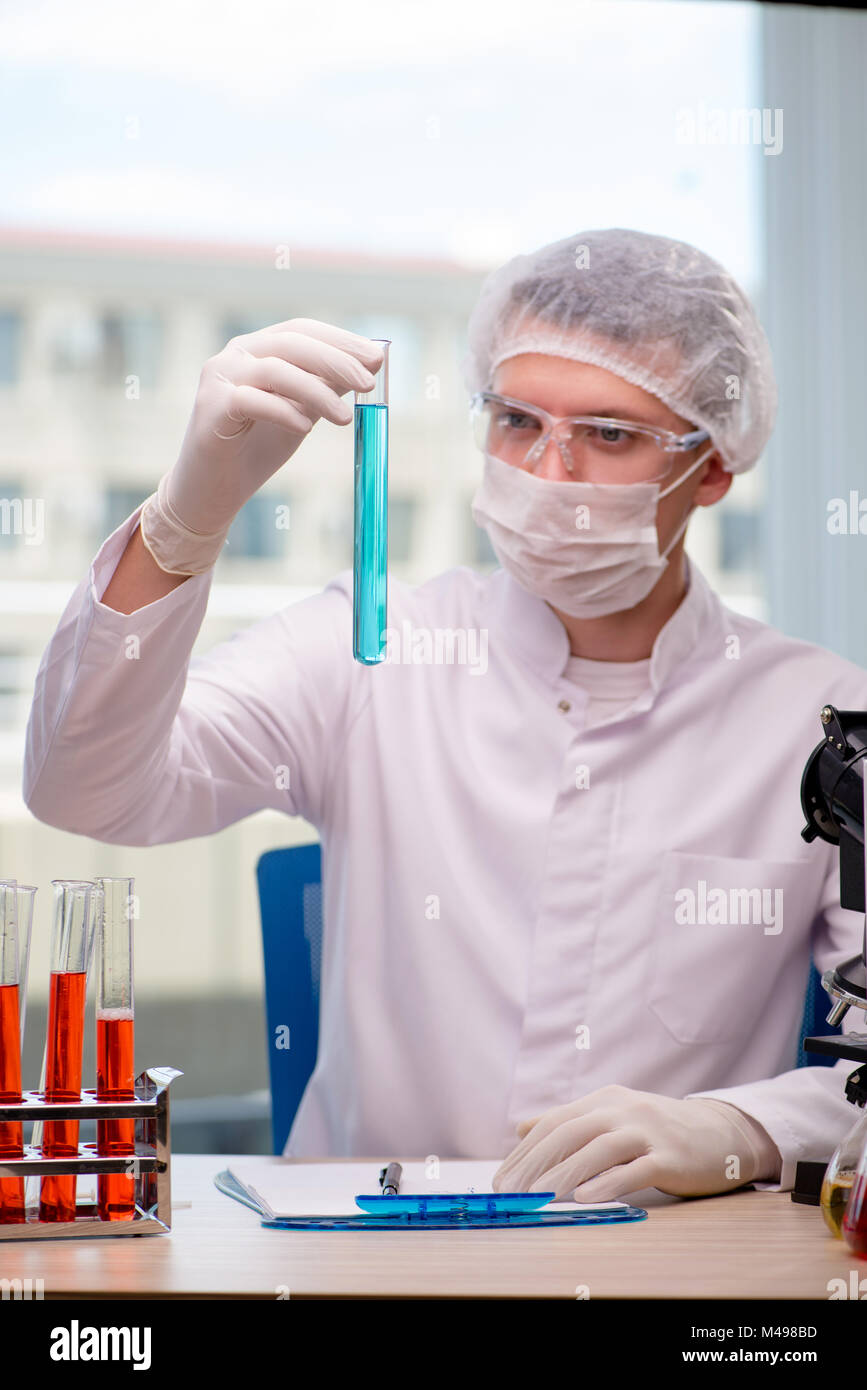 Man working in the chemical lab on science project Stock Photo - Alamy