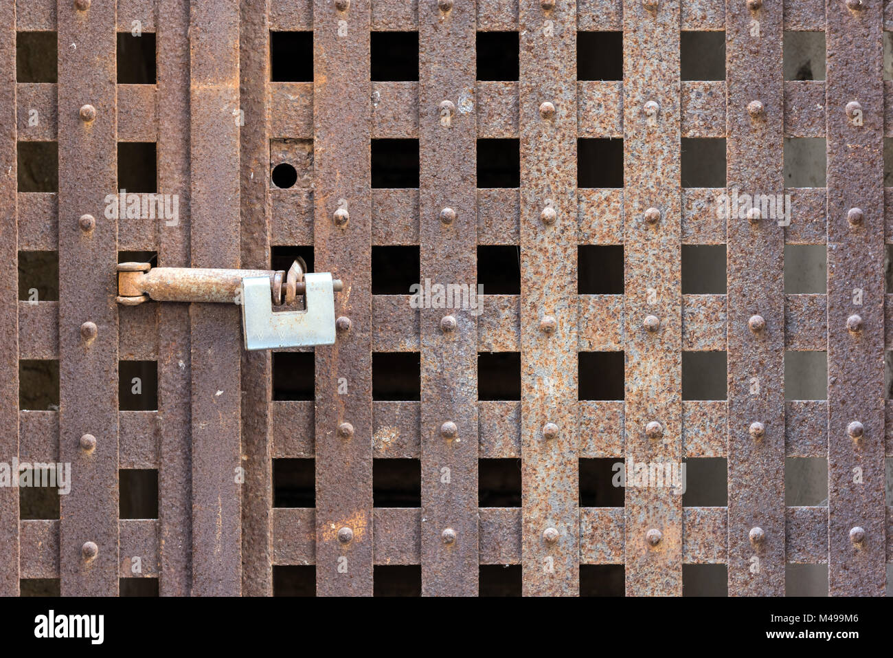 Iron grid hi-res stock photography and images - Alamy