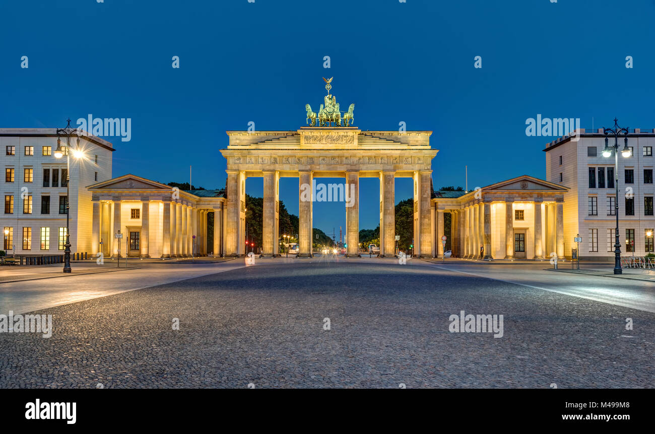 Panorama of the Brandenburger Tor in Berlin at night Stock Photo - Alamy