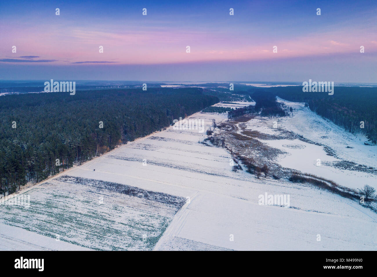 Snowy countryside hi-res stock photography and images - Alamy