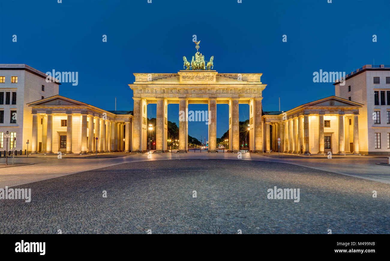 Panorama of the Brandenburger Tor in Berlin at night Stock Photo - Alamy