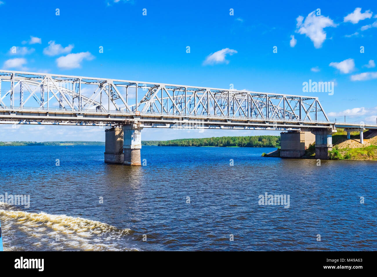 Concrete railway bridge hi-res stock photography and images - Alamy