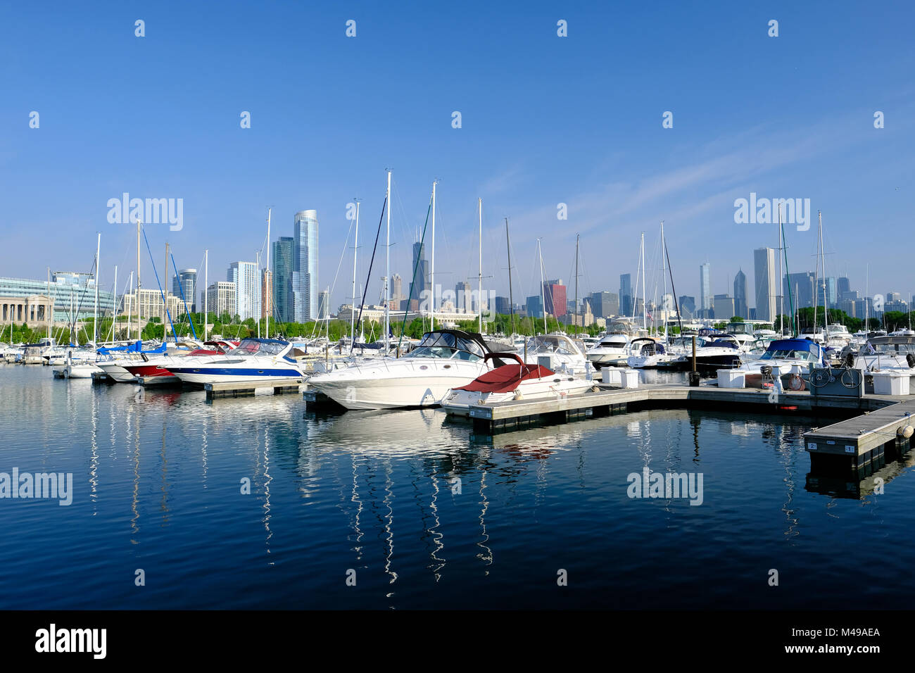 Urban marina and Chicago skyline Stock Photo - Alamy