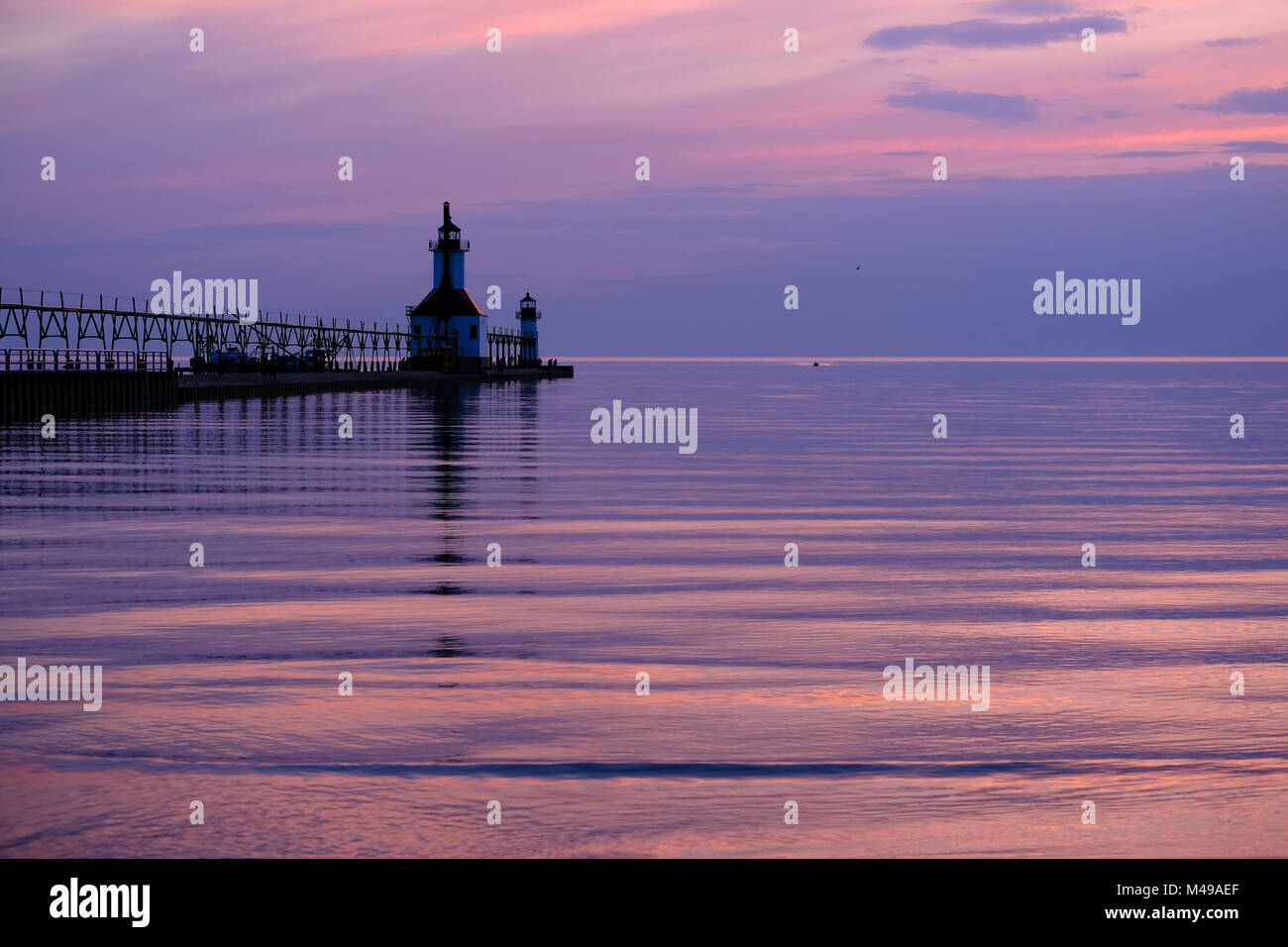 St joseph north pier outer light hi-res stock photography and images ...