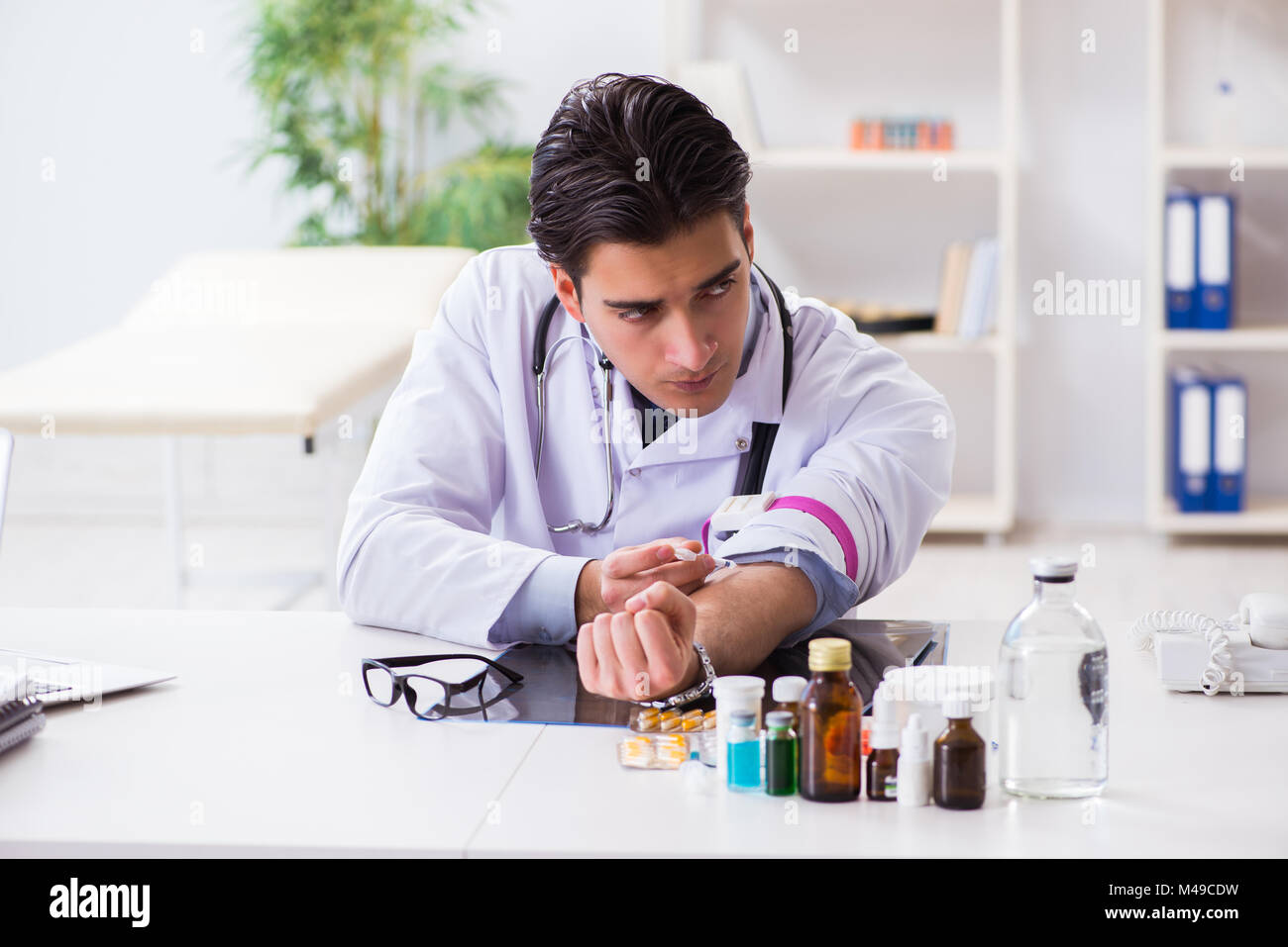 Doctor drug addict in the hospital Stock Photo - Alamy