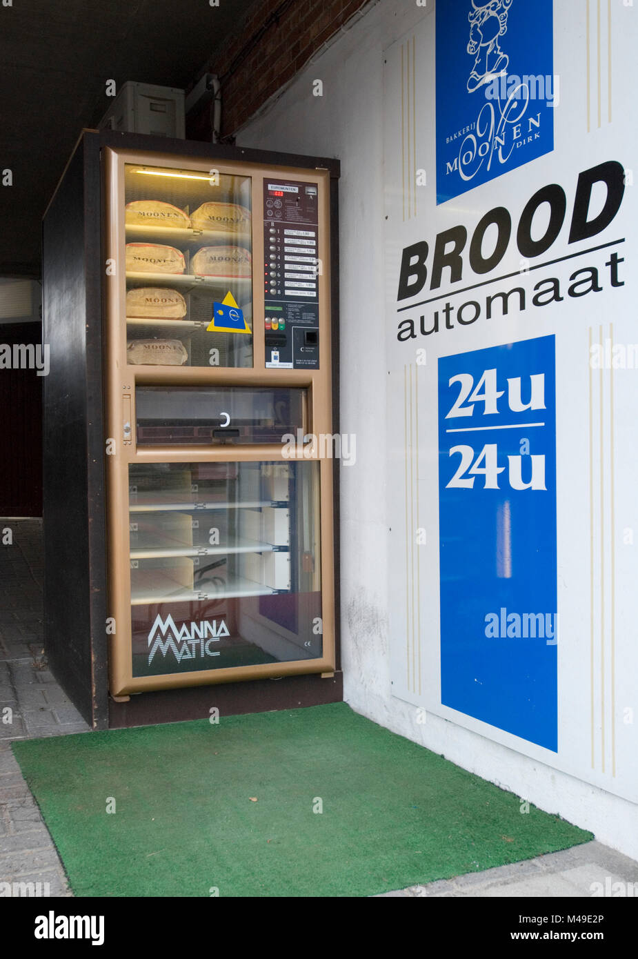 24 hour vending machine hi-res stock photography and images - Alamy