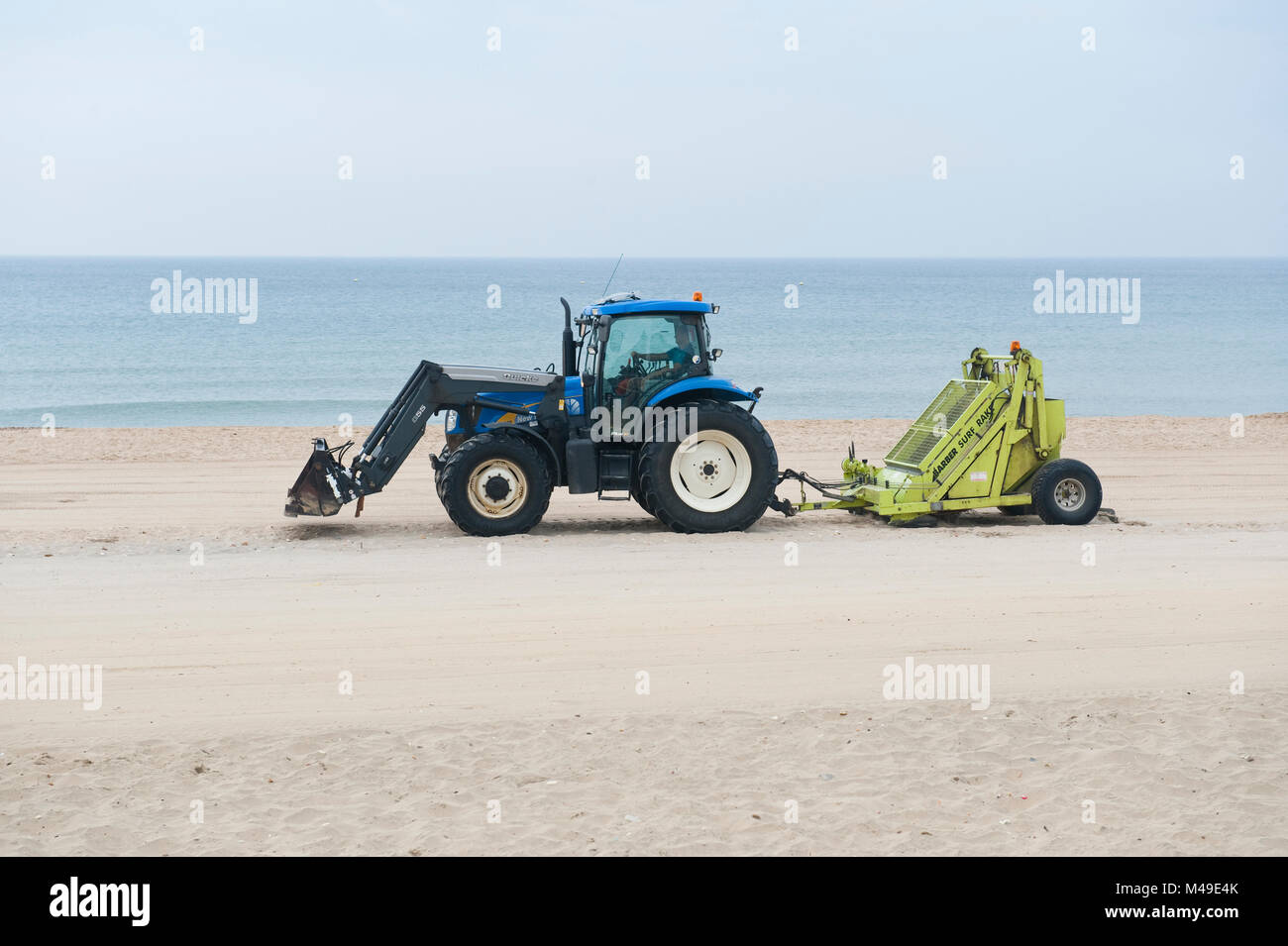 Boscombe Beach, Dorset, near Bournemouth. A tractor with a sandy beach ...