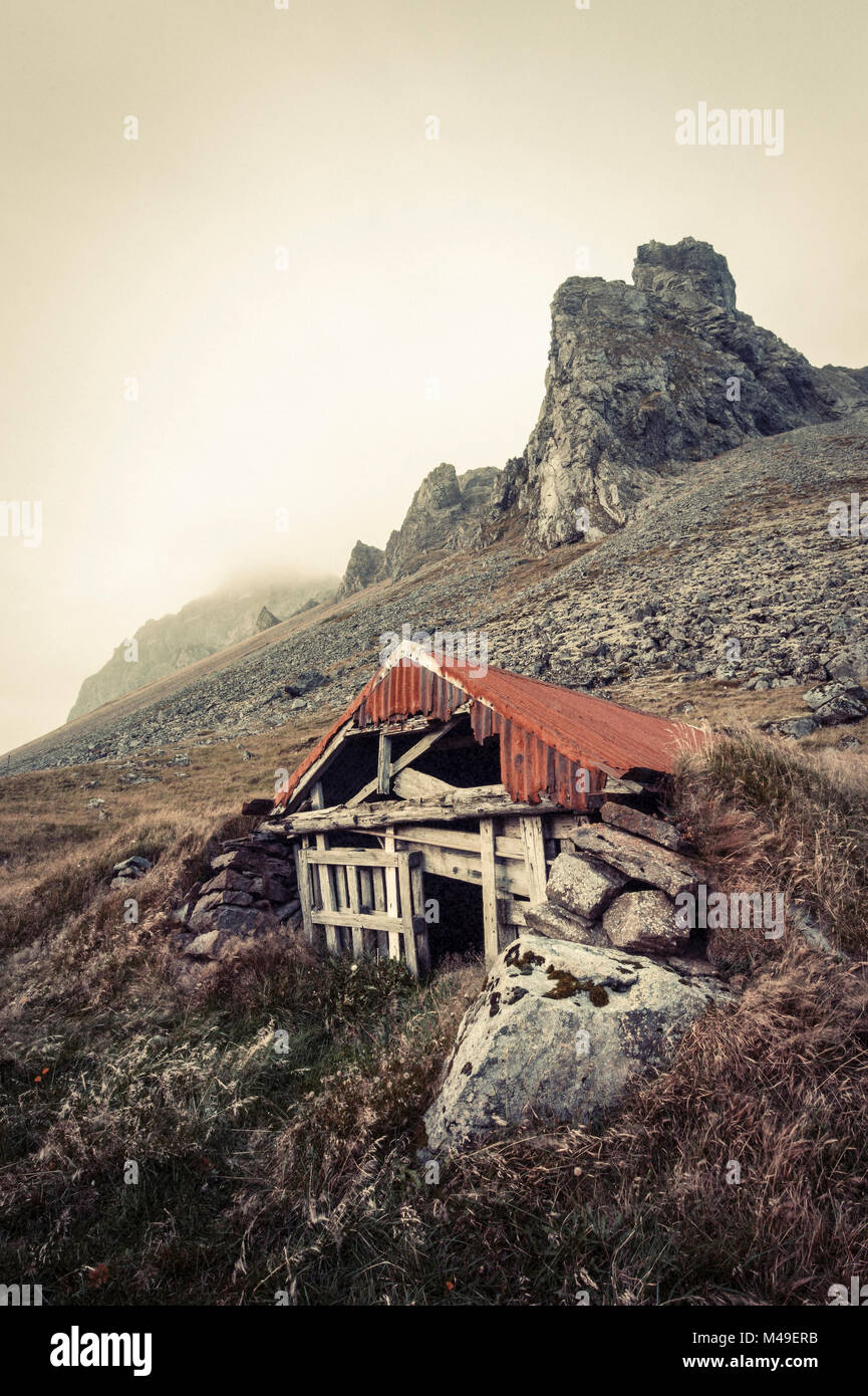 Isolated abandoned buildings hi-res stock photography and images - Alamy
