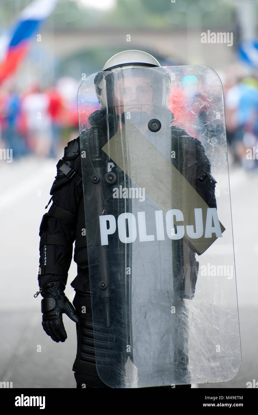Riot shield hi-res stock photography and images - Alamy