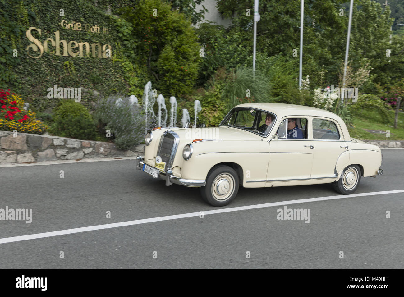 Mercedes ponton hi-res stock photography and images - Alamy