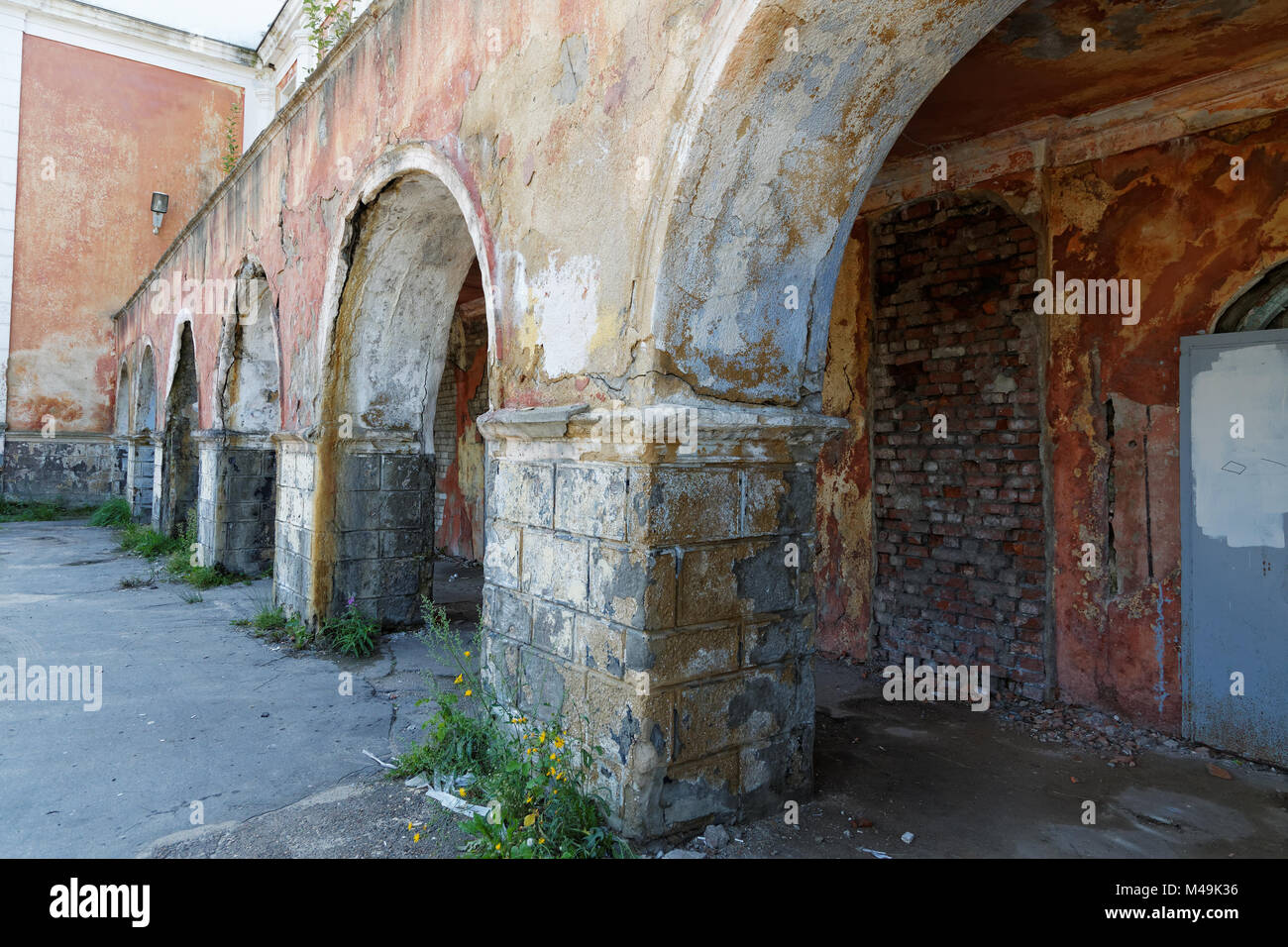 Crumbling stucco hi-res stock photography and images - Alamy