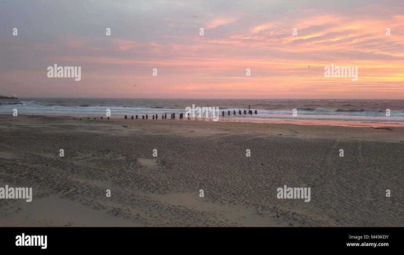 Lowestoft sunrise hi-res stock photography and images - Alamy
