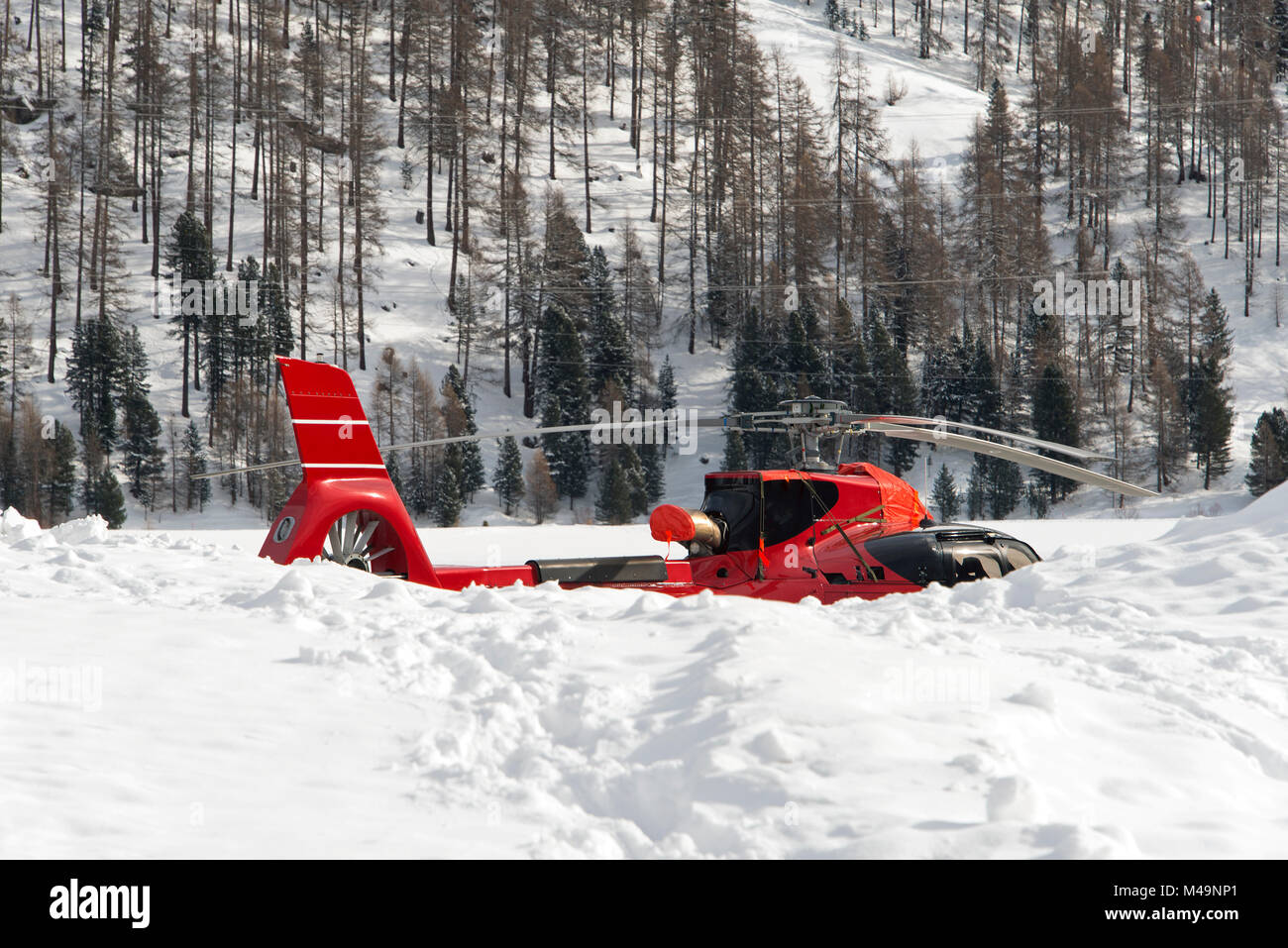 Red white helicopter snow mountains hi-res stock photography and images ...