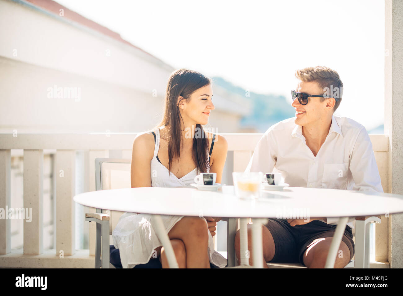 Man woman know how hi-res stock photography and images - Alamy