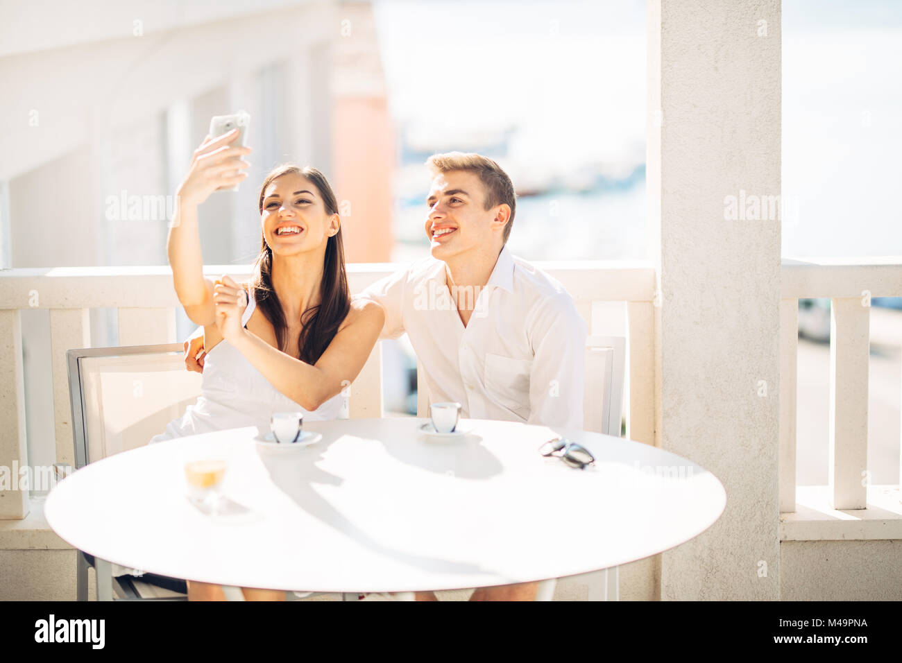 Smartphone sharing hi-res stock photography and images - Alamy
