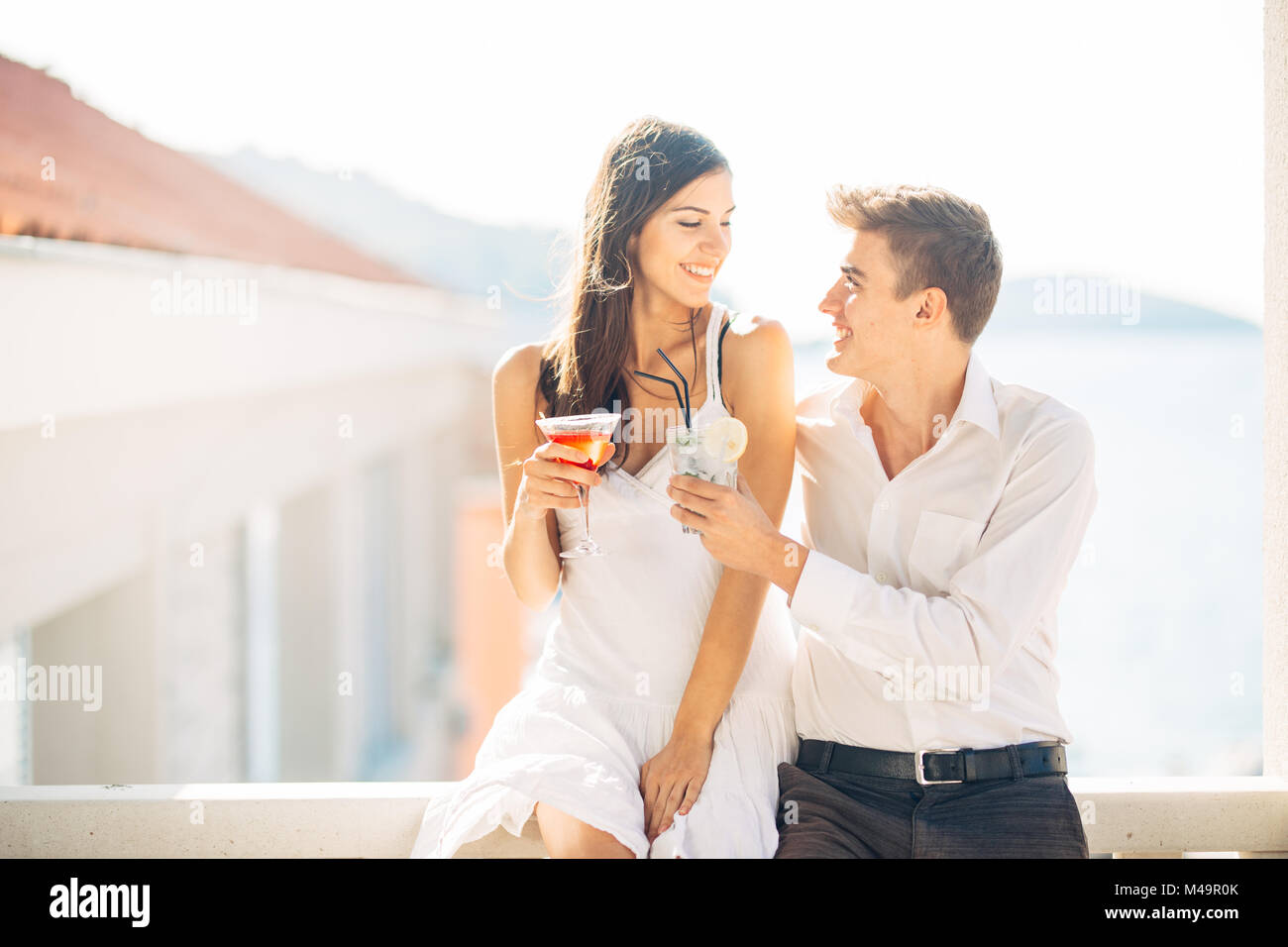 Couple drinking cocktails hi-res stock photography and images - Alamy