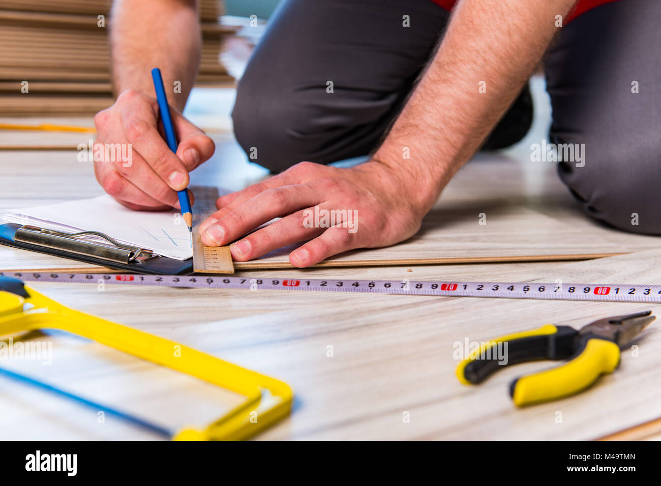 Man laying laminate flooring in construction concept Stock Photo - Alamy