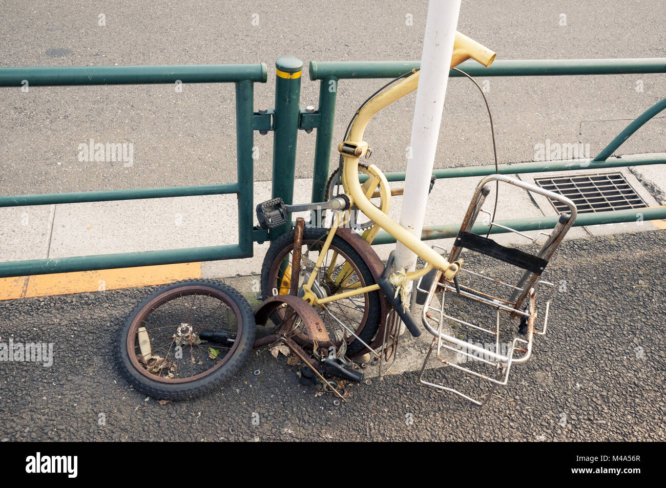 Broken bicycle hi-res stock photography and images - Alamy