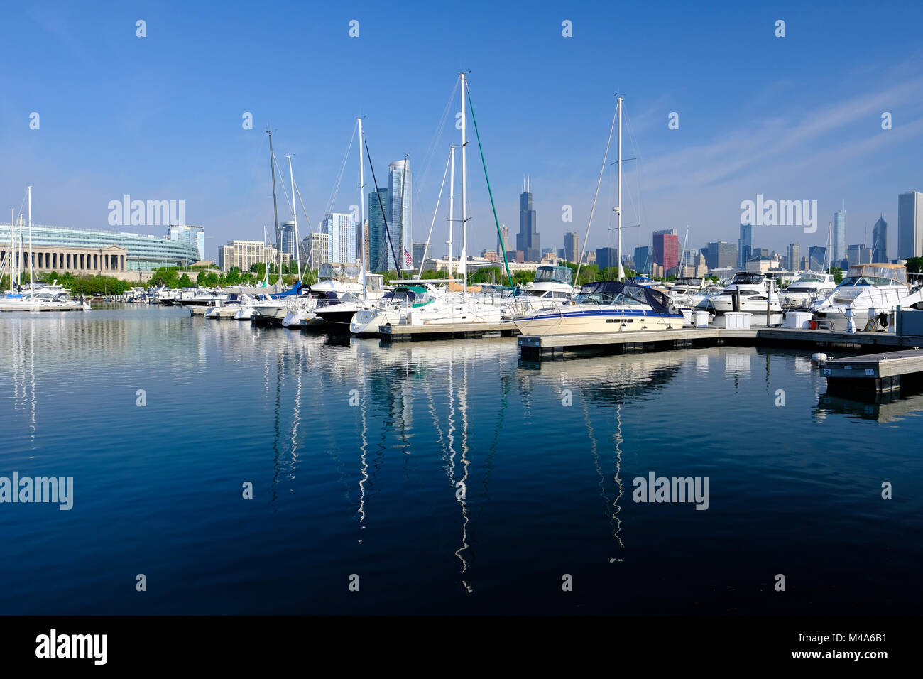 Urban marina and Chicago skyline Stock Photo - Alamy