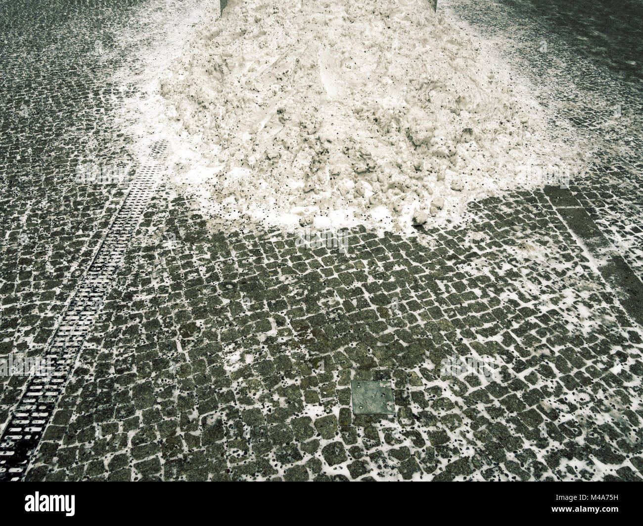 Heap snow hi-res stock photography and images - Alamy