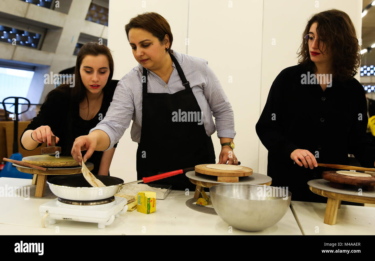 Two hundred art students from Central Saint Martins (University of the ...