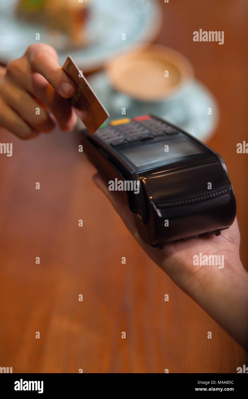 Human hand holding plastic card in payment machine Stock Photo - Alamy