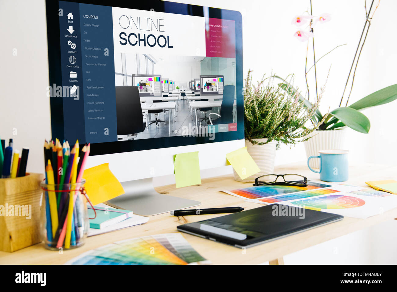 Online course image hi-res stock photography and images - Alamy
