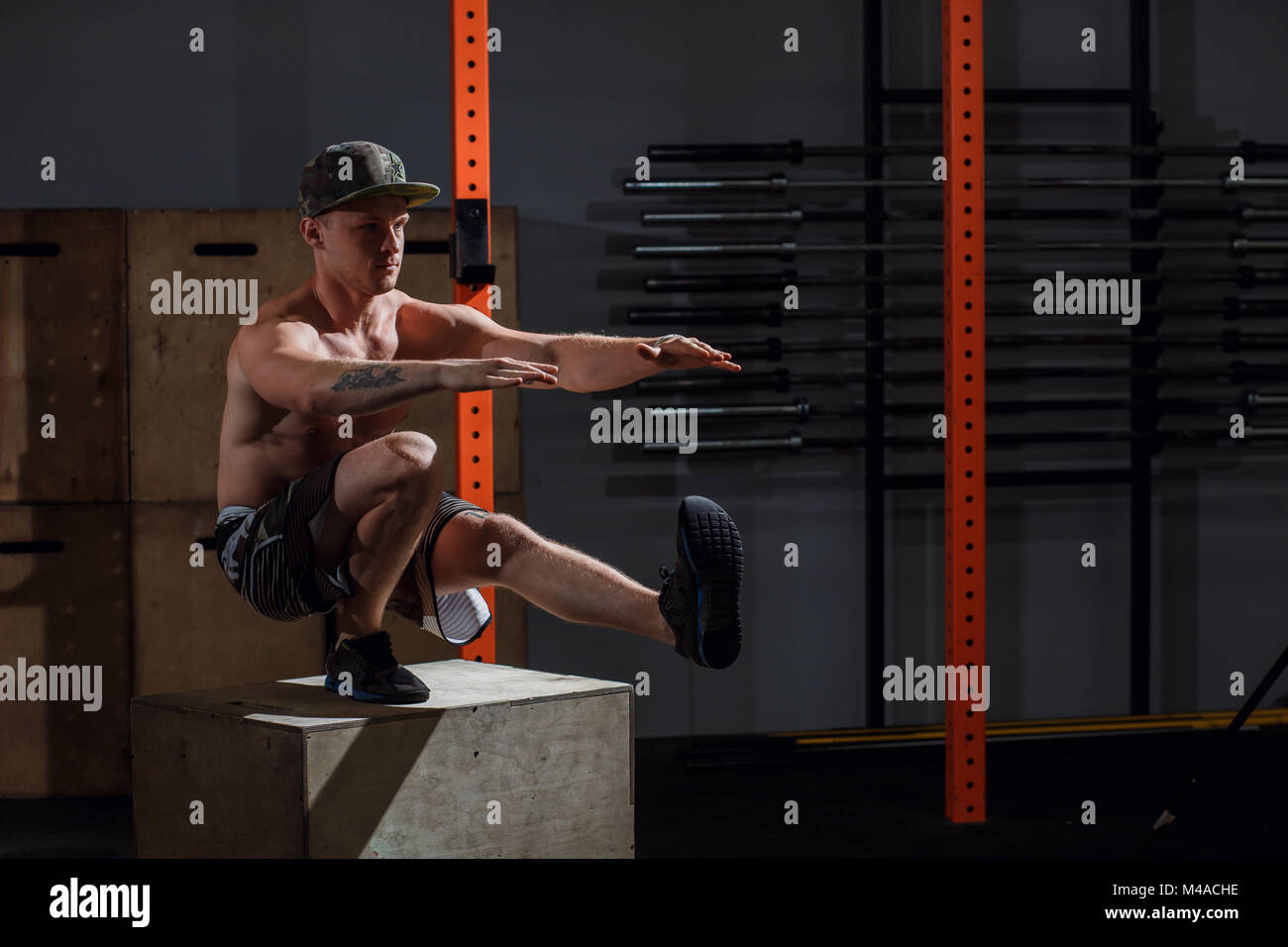 Muscular man squat one leg hi-res stock photography and images - Alamy