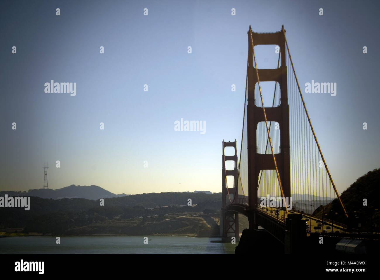 The famous suspension bridge Golden Gate Bridge at San Francisco Bay ...