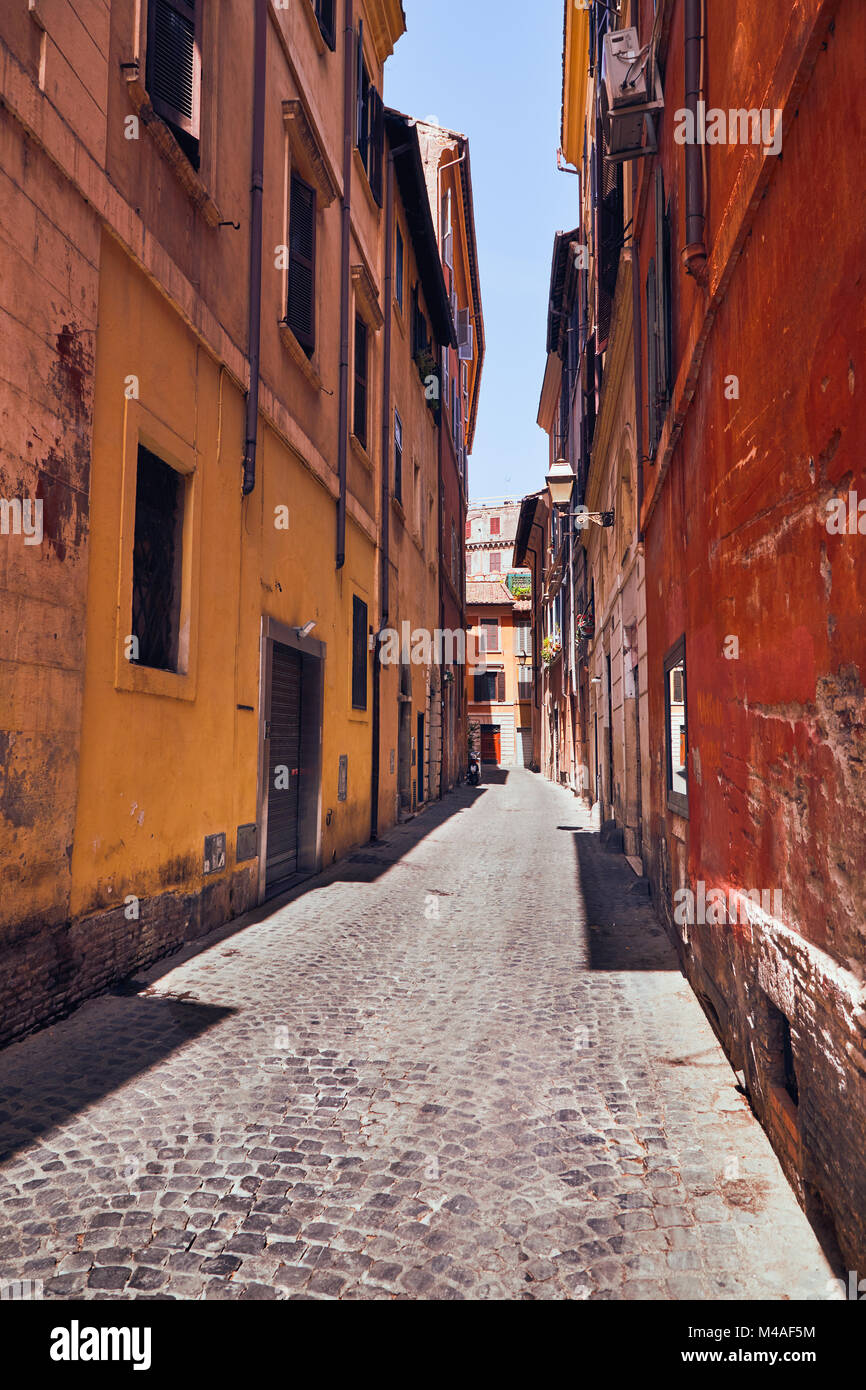 Very old stone houses on a narrow street hi-res stock photography and ...