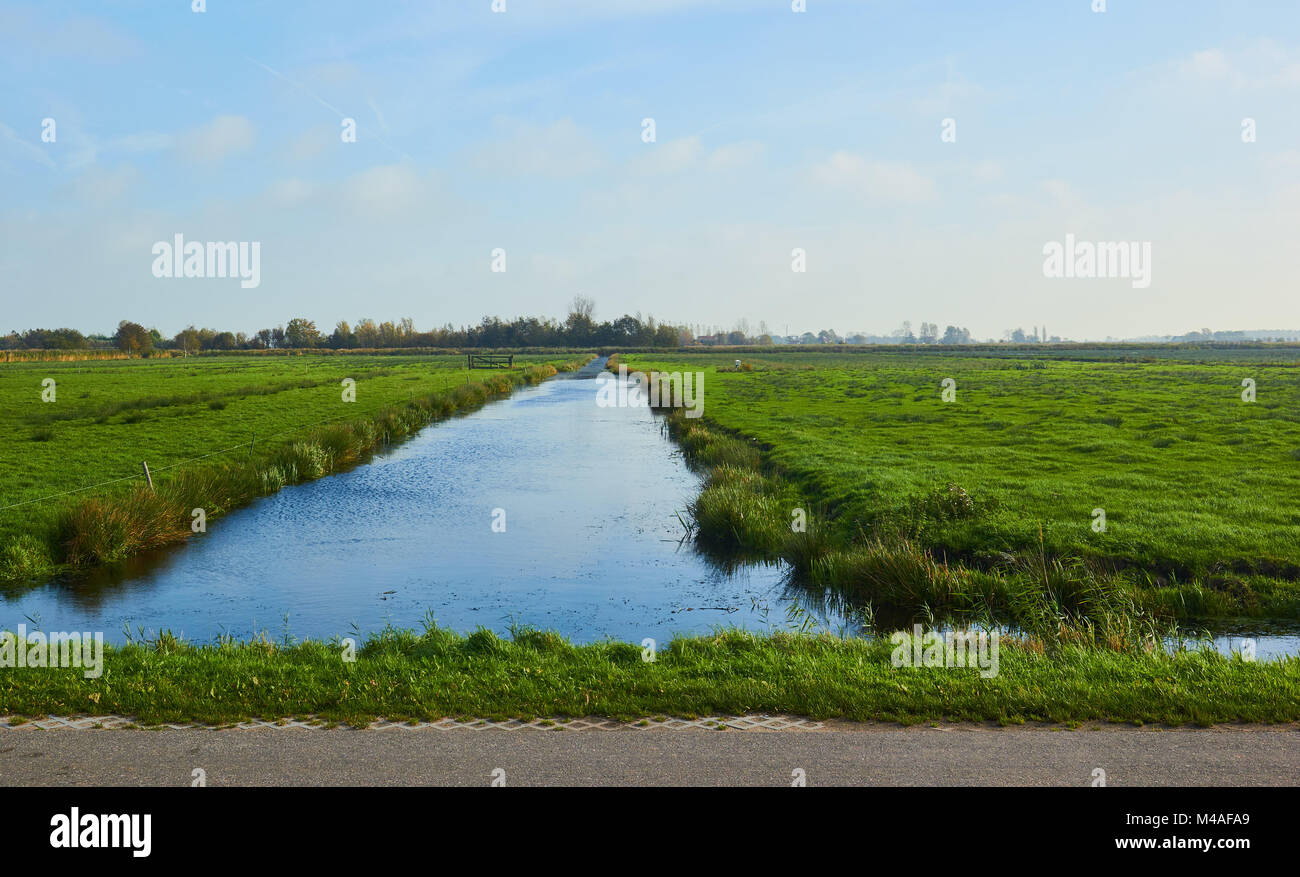 Rural canal scene hi-res stock photography and images - Alamy