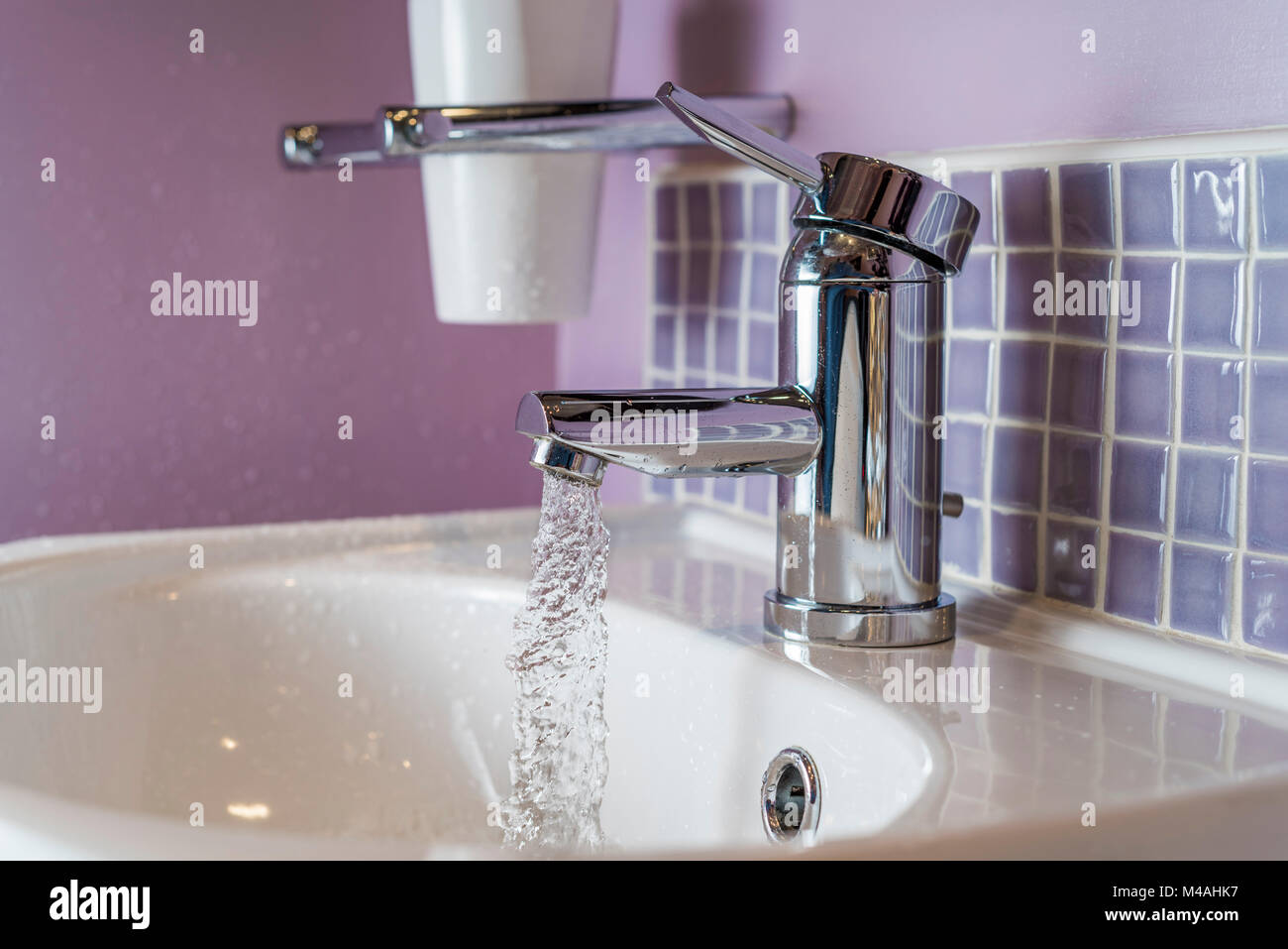 Hand basin hi-res stock photography and images - Alamy