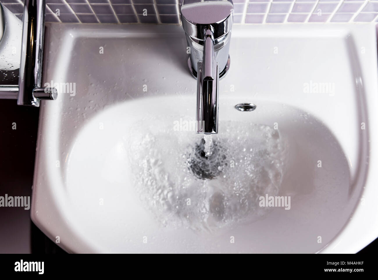 Hand basin hi-res stock photography and images - Alamy