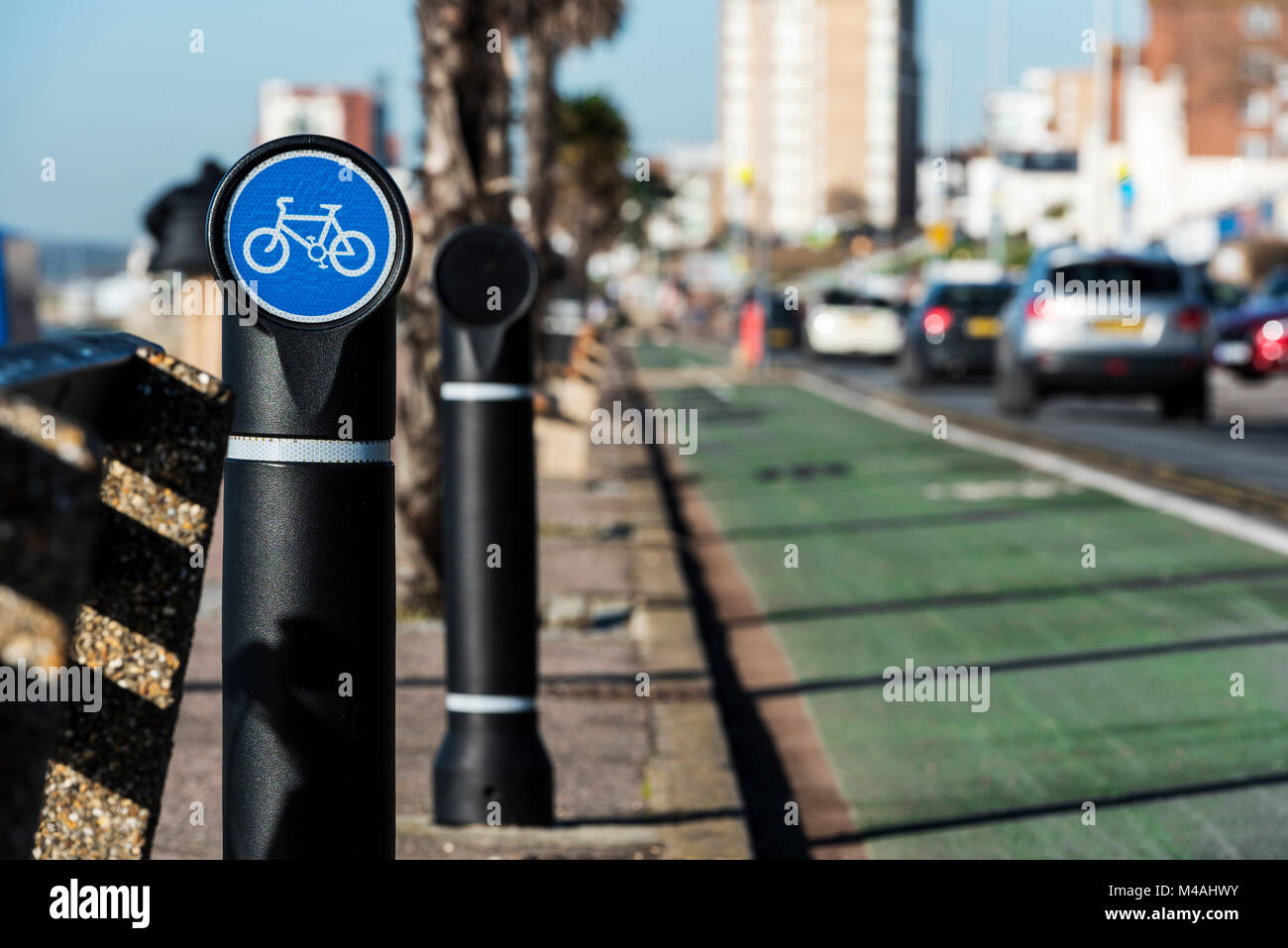 Cycle sign hi-res stock photography and images - Alamy