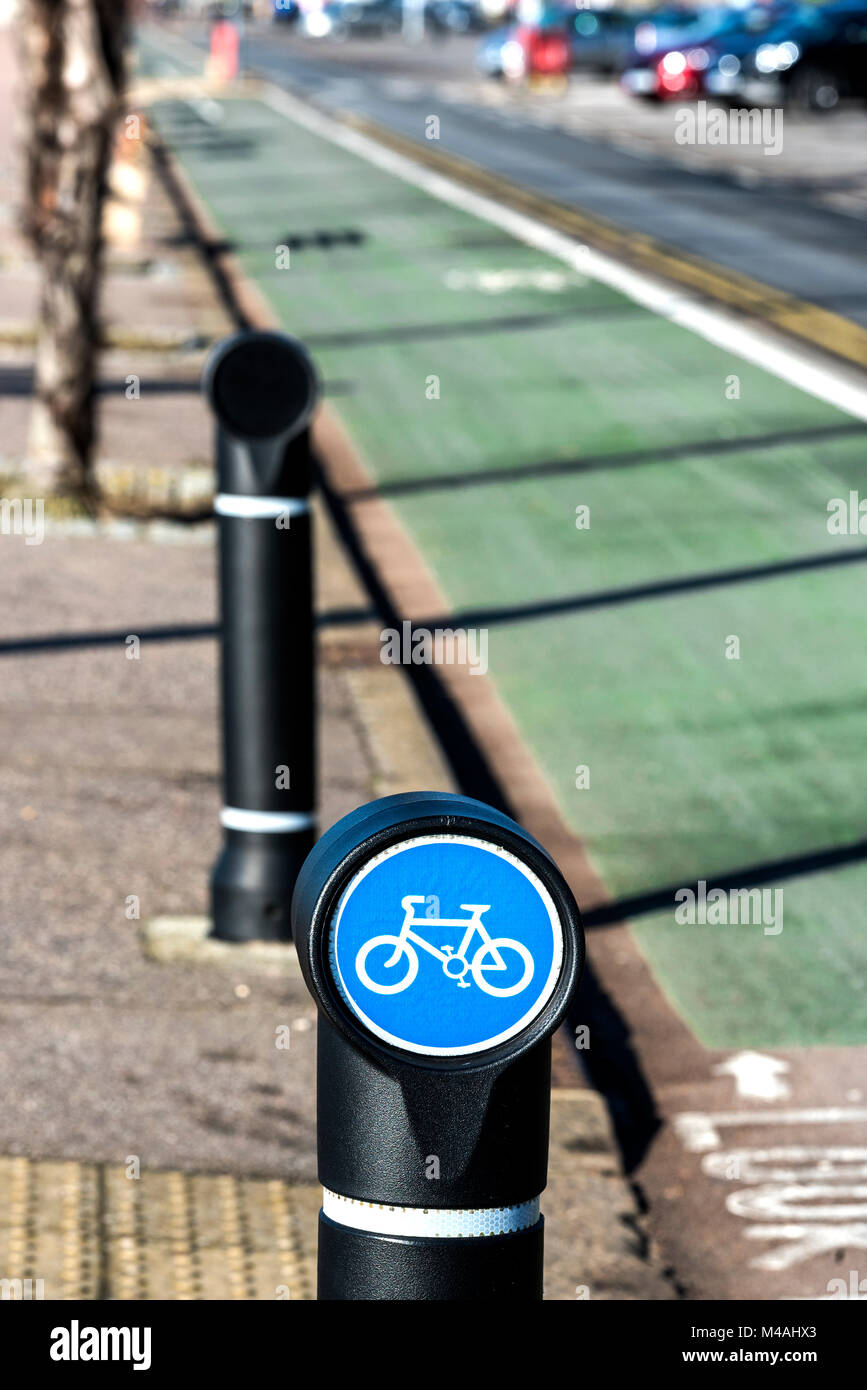 Cycle sign hi-res stock photography and images - Alamy