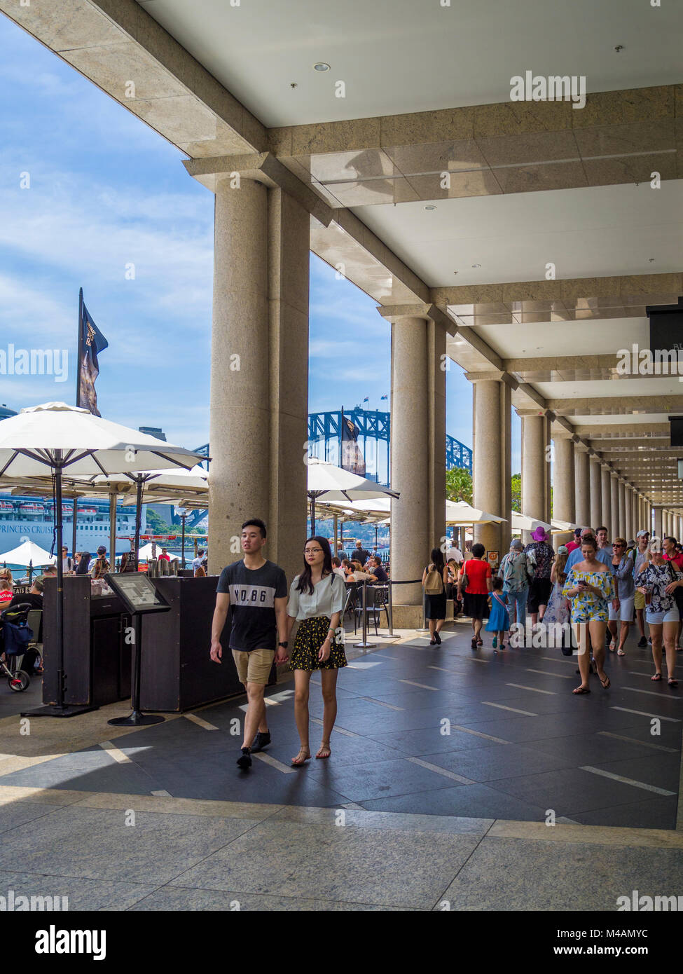 Circular quay walkway hi-res stock photography and images - Alamy