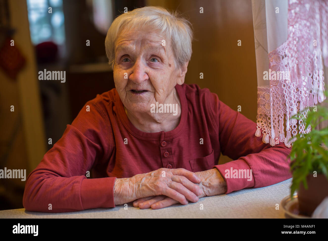 Sad woman sits table hi-res stock photography and images - Alamy