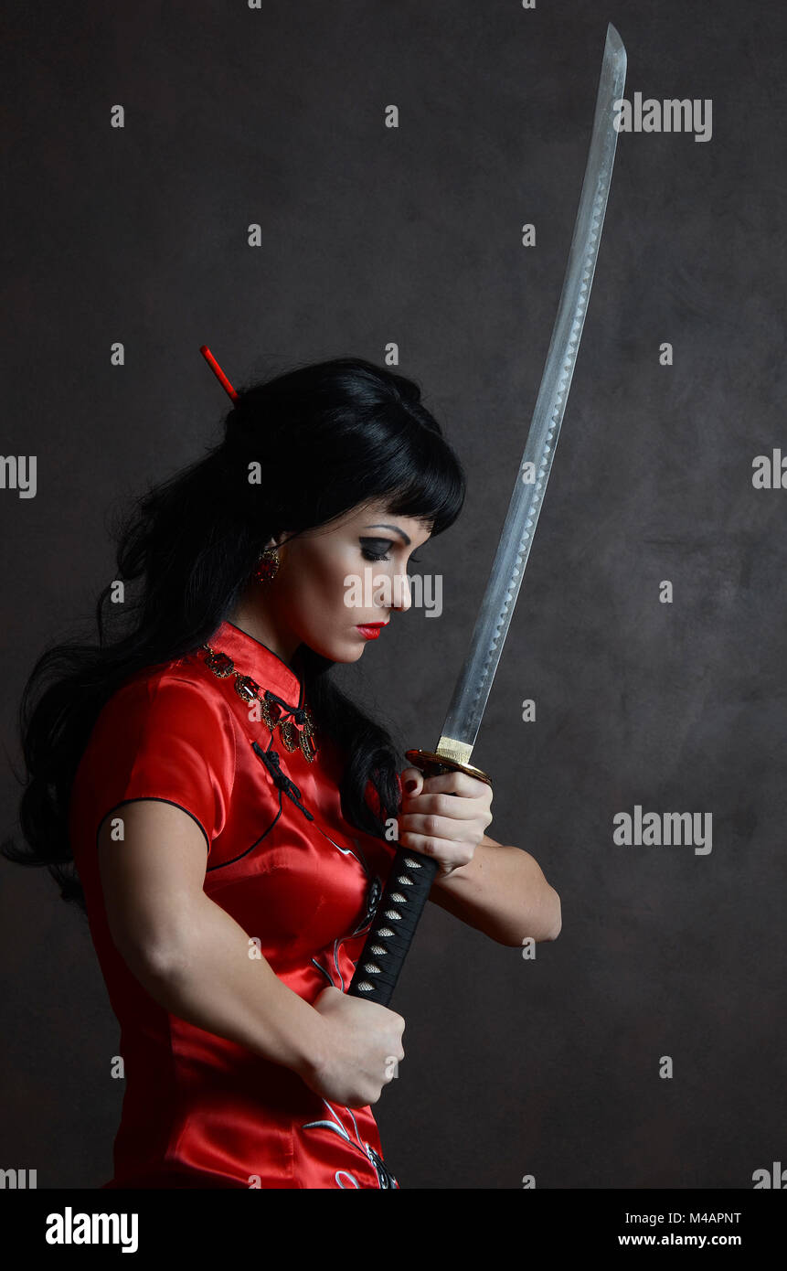 Beautiful geisha in kimono with samurai sword Stock Photo - Alamy