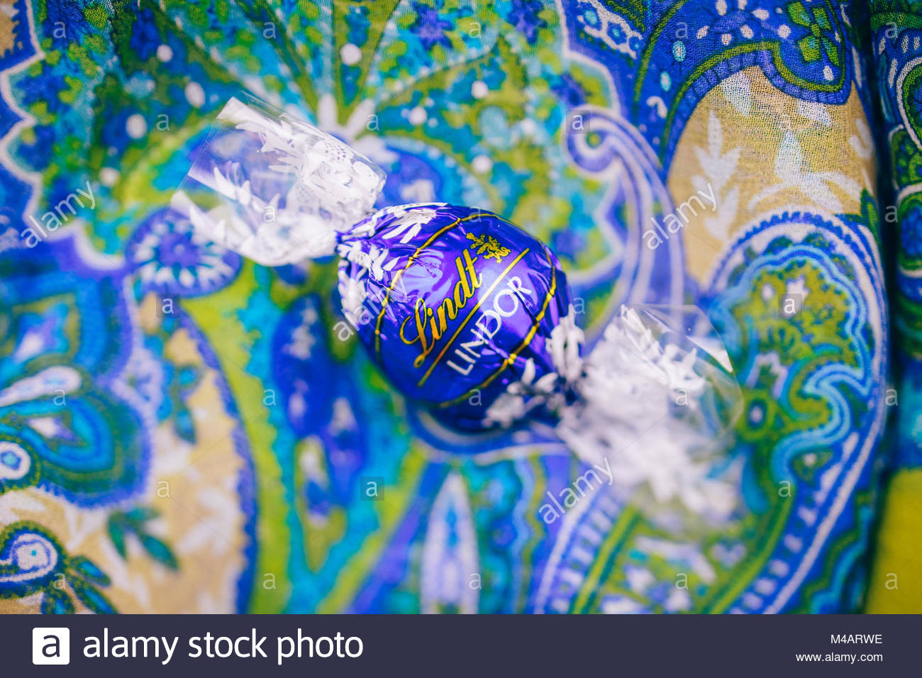 Lindt Lindor Chocolate Stock Photos & Lindt Lindor Chocolate Stock ...