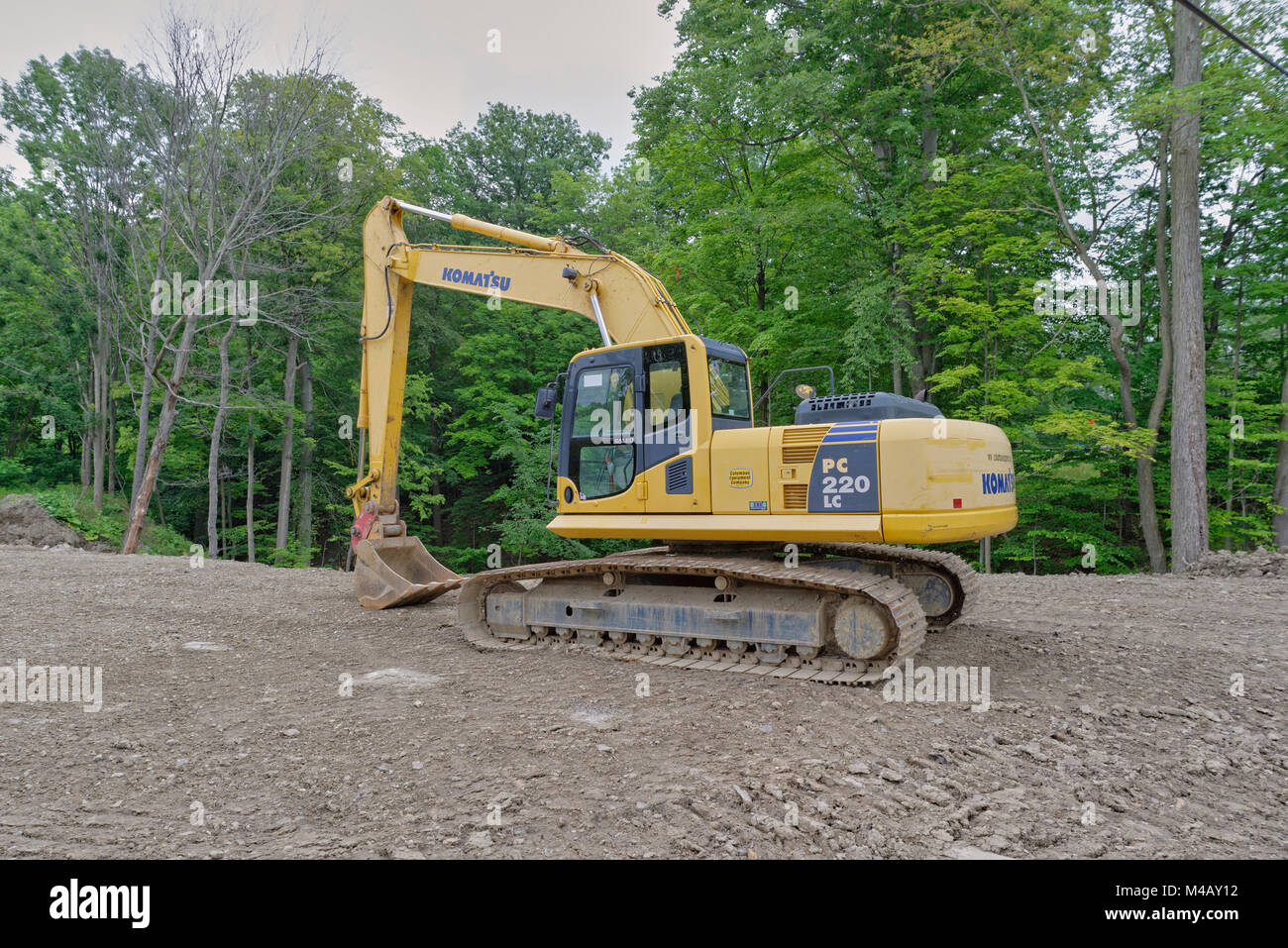 Heavy duty construction vehicles hi-res stock photography and images ...