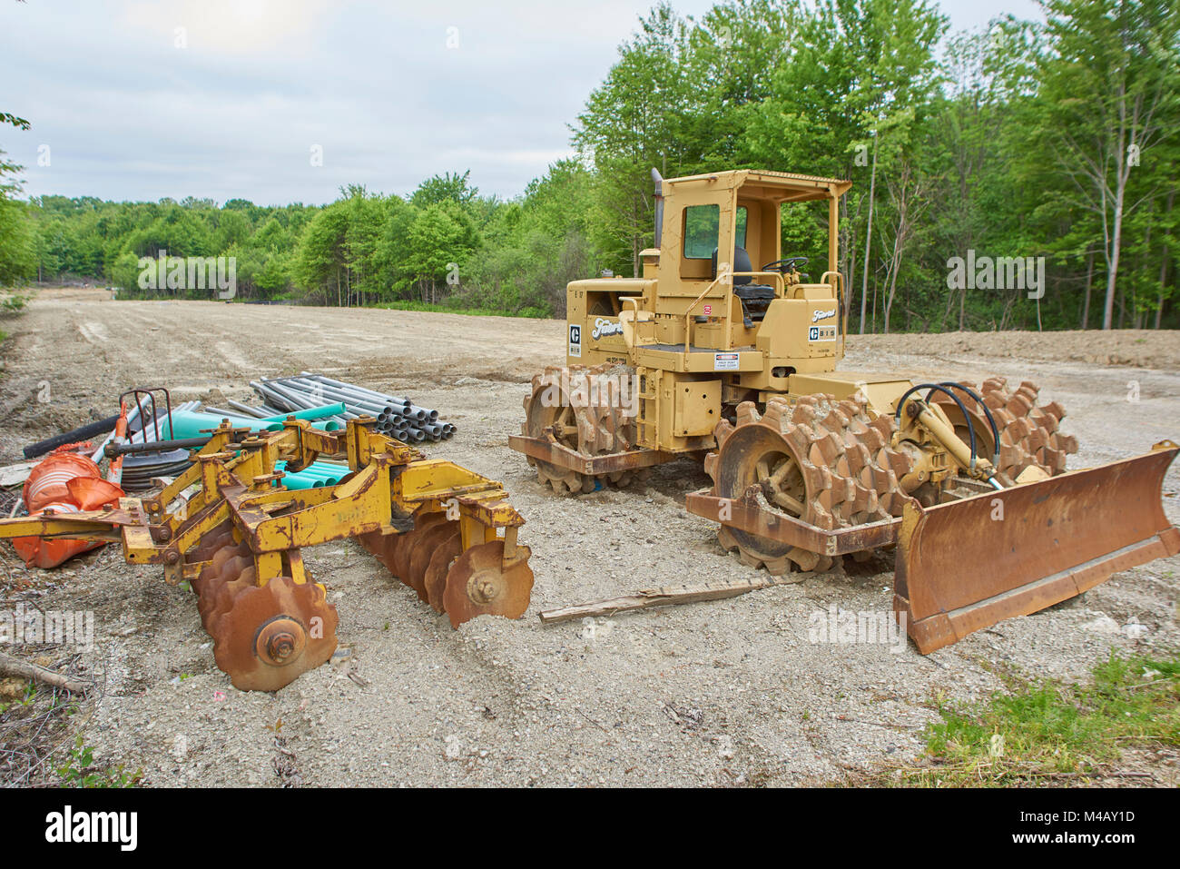 Heavy duty construction vehicles hi-res stock photography and images ...