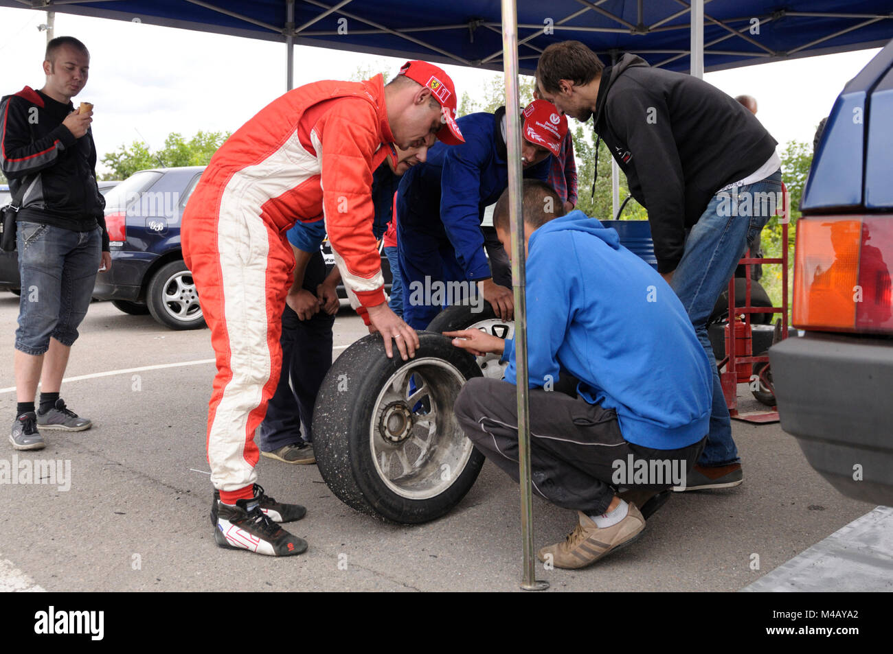 Racing car damaged hi-res stock photography and images - Alamy