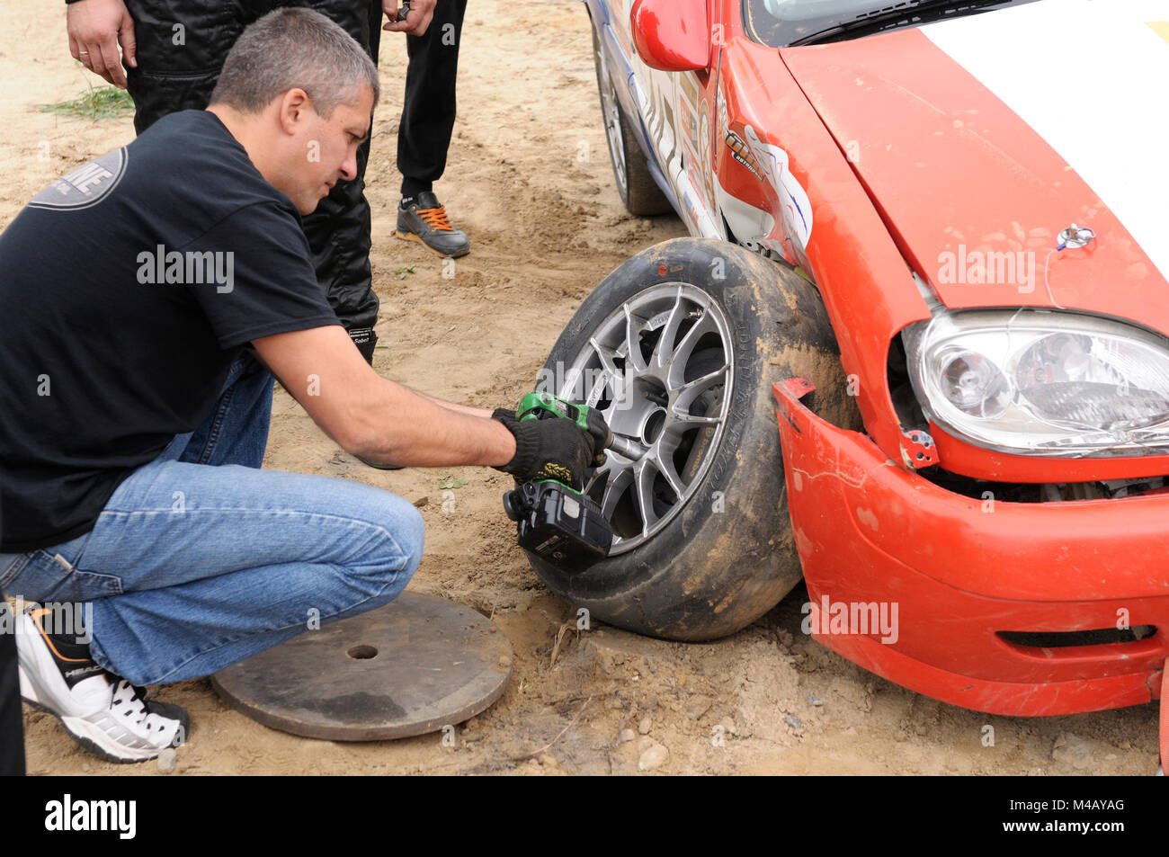 Replacing a car wheel hi-res stock photography and images - Alamy