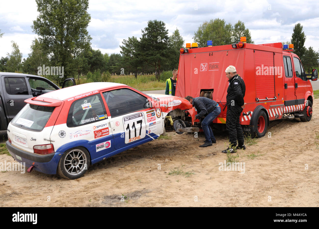 Racing car damaged hi-res stock photography and images - Alamy