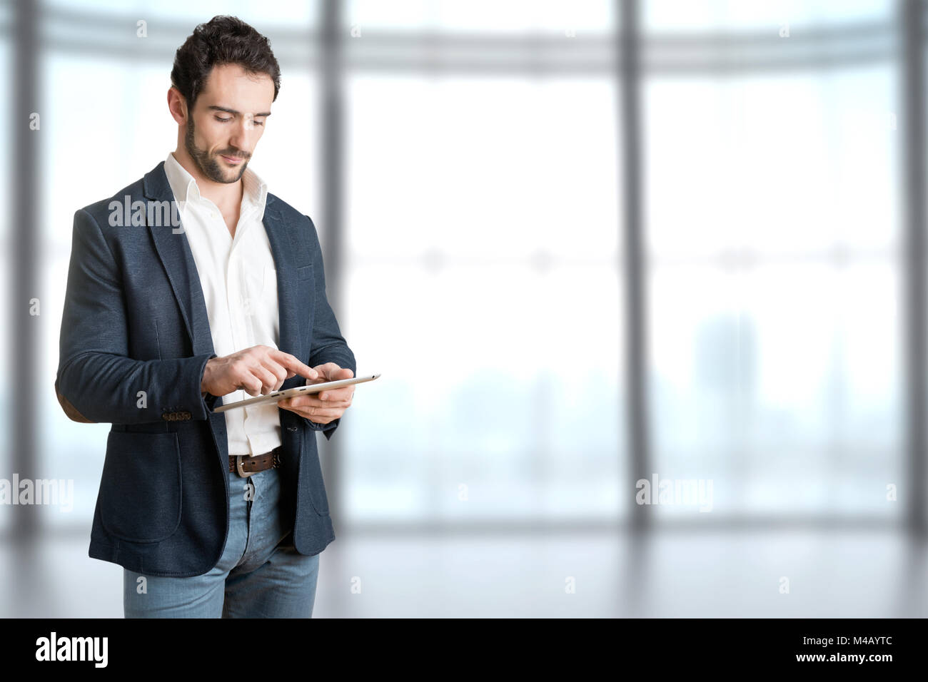 Businessman using ipad hi-res stock photography and images - Alamy